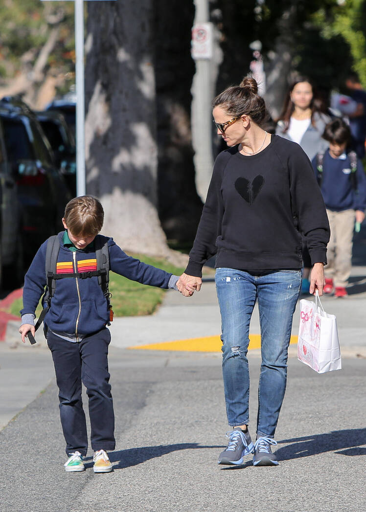 Jennifer Garner Gives Son Samuel a Piggyback in Los Angeles: Photos ...