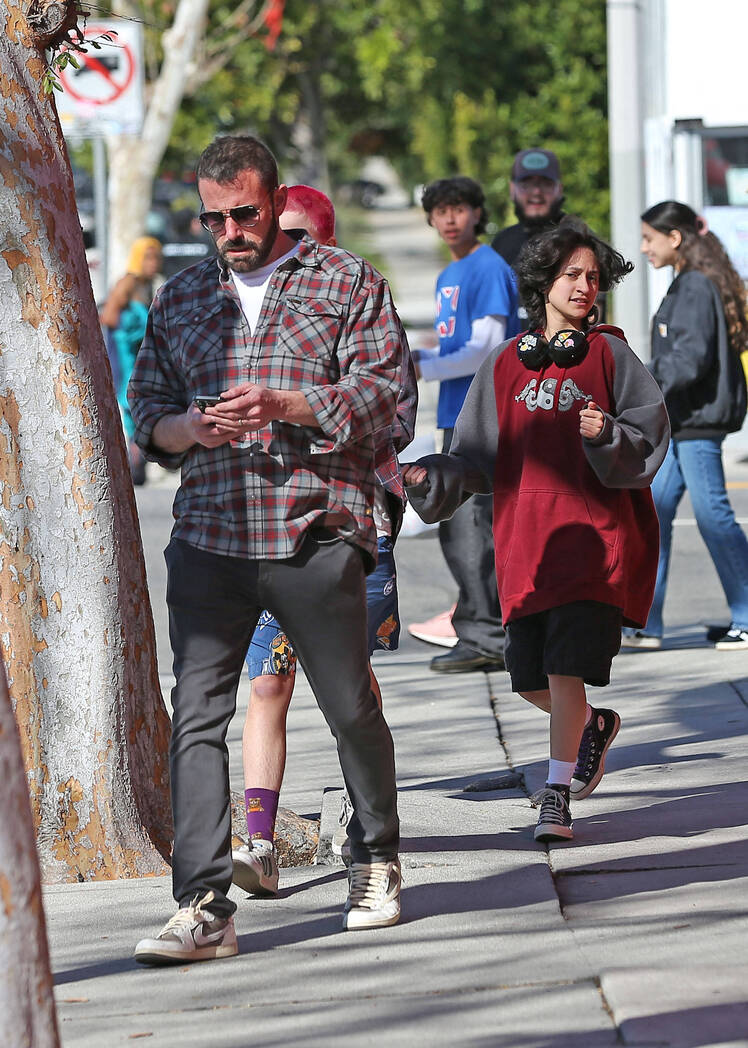 Ben Affleck Bonds With Daughter Seraphina, J. Lo's Child Emme | In ...